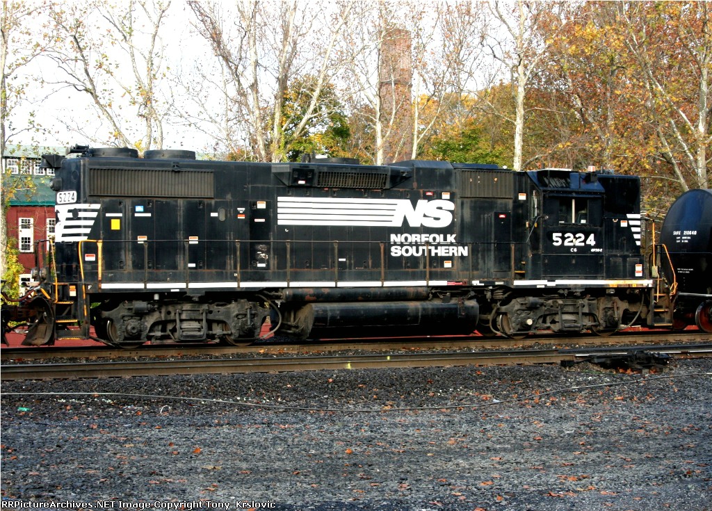 NS 5224 Heading out on 34A